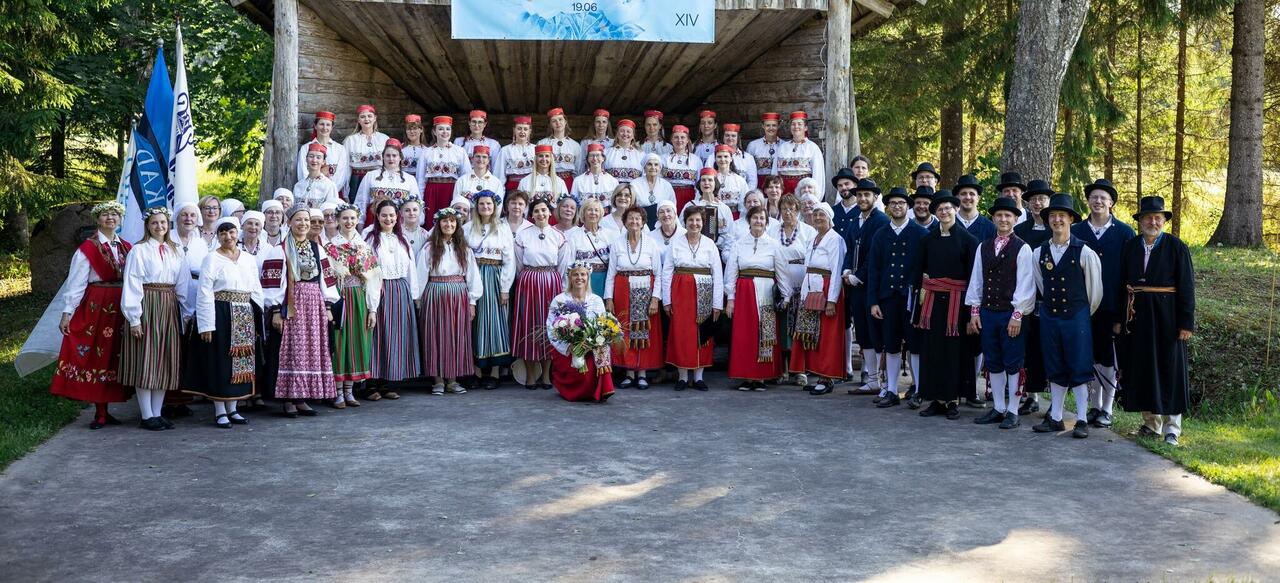 Mu mets, mu maa - dirigent Triin Kochi kooride XVI laulupäev